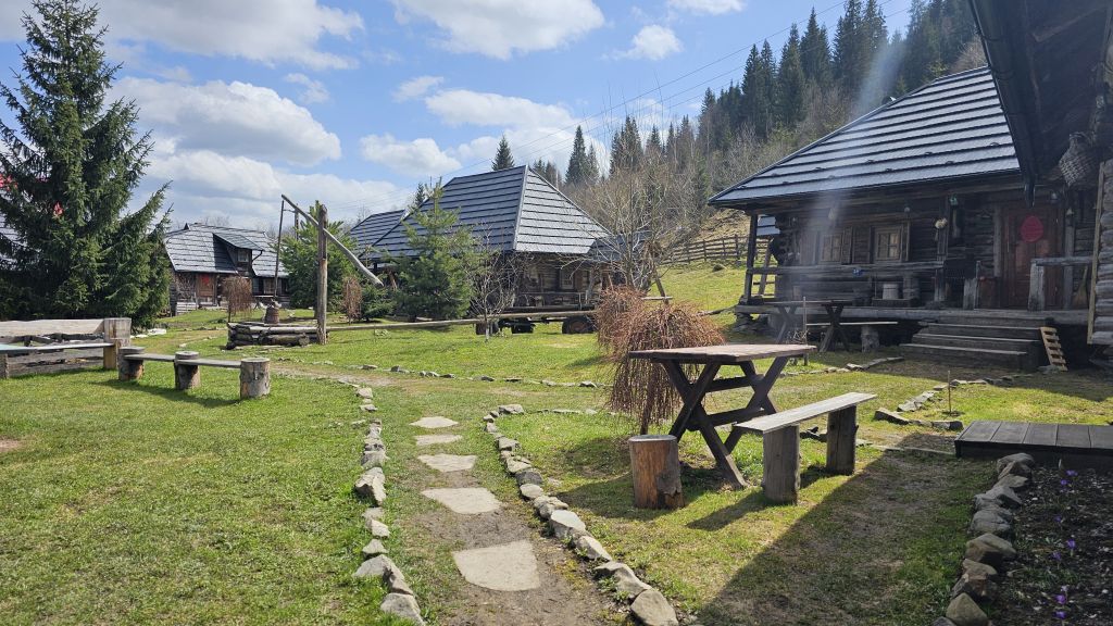 Oferta preț Paște 2026 cazare rustică pensiune în Bucovina